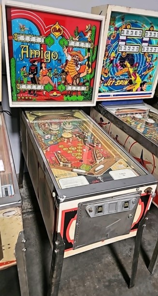 Amigo Pinball Machine