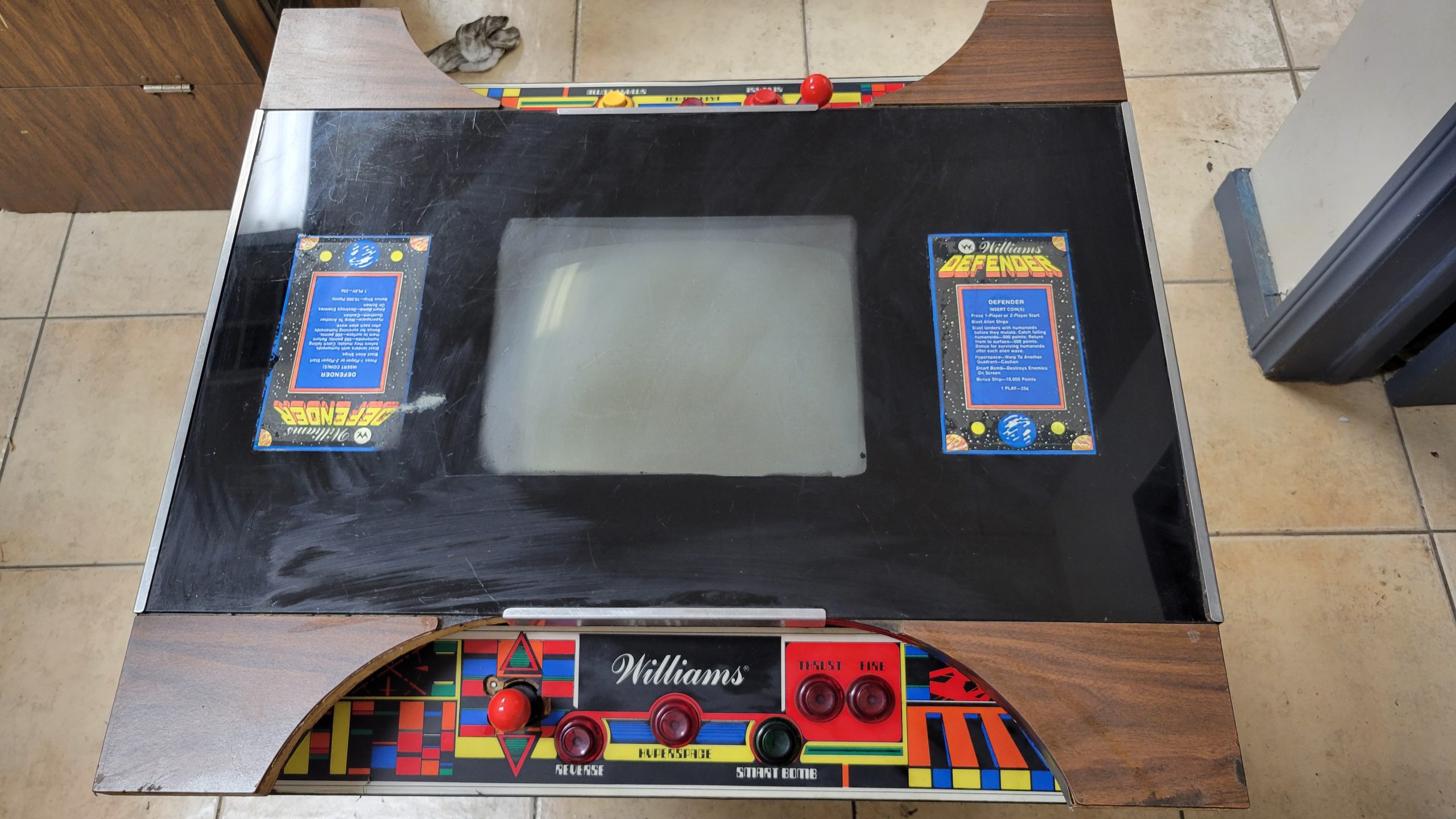 Defender cocktail table Game For Sale